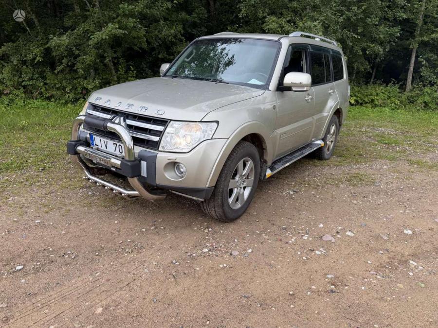 Brūns Mitsubishi Pajero 2008 Šalčininkai, ar dzinēja tilpumu 3.20 L un nobraukumu 420 tūkst. km par 3999 €, foto 7 vietnē AUTOMOTO.COM.LV