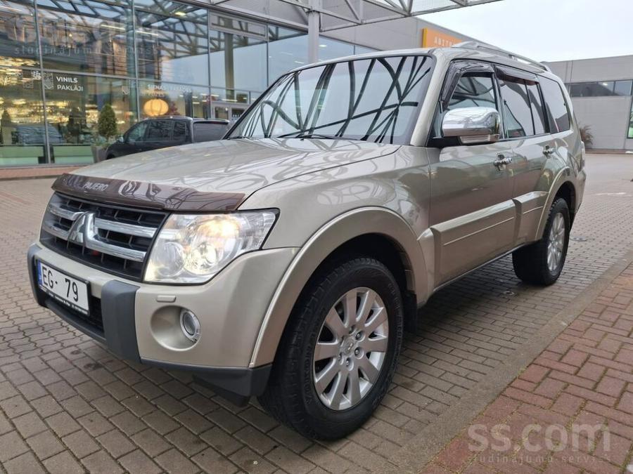 Brown Mitsubishi Pajero 2009 in Riga, with an engine capacity of 3.20 L and mileage of 192 thousand km for 7400 €, photo 1 on AUTOMOTO.COM.LV