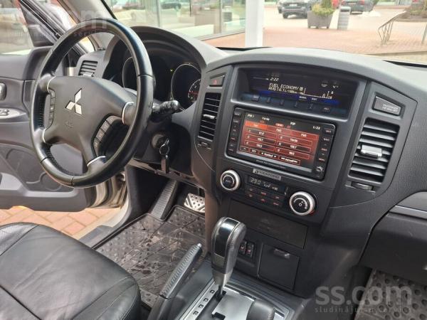 Brūns Mitsubishi Pajero 2009 Rīga, ar dzinēja tilpumu 3.20 L un nobraukumu 192 tūkst. km par 7400 €, foto 10 vietnē AUTOMOTO.COM.LV
