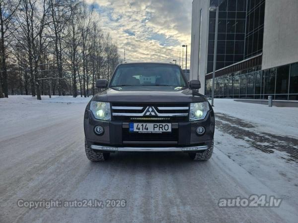 Brown Mitsubishi Pajero 2011 in Tartu, with an engine capacity of 3.20 L and mileage of 237 thousand km for 19500 €, photo 4 on AUTOMOTO.COM.LV