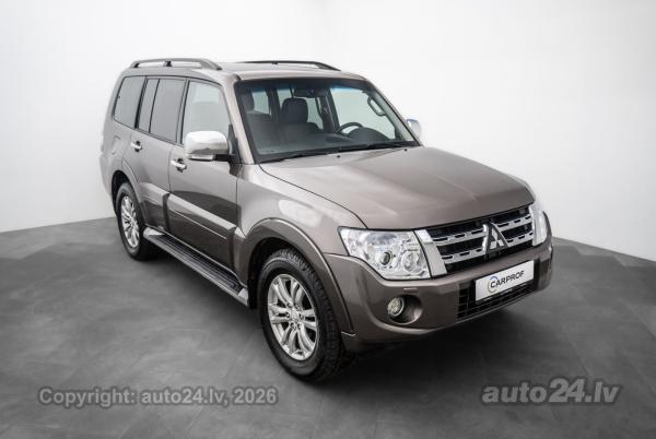 Brown Mitsubishi Pajero 2012 in Tallinn, with an engine capacity of 3.20 L and mileage of 289 thousand km for 15999 €, photo 3 on AUTOMOTO.COM.LV