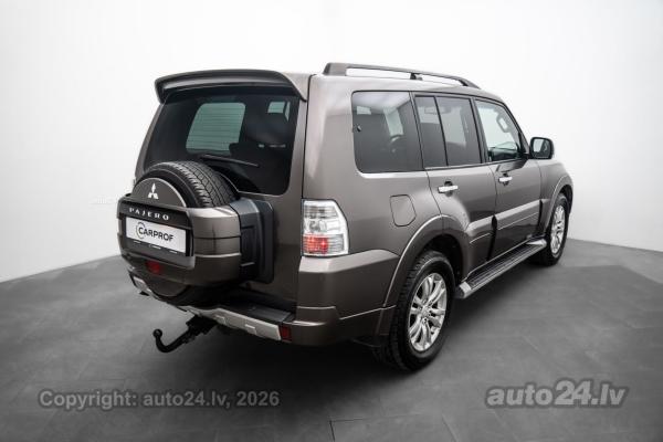 Brown Mitsubishi Pajero 2012 in Tallinn, with an engine capacity of 3.20 L and mileage of 289 thousand km for 15999 €, photo 4 on AUTOMOTO.COM.LV