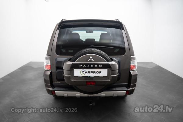 Brown Mitsubishi Pajero 2012 in Tallinn, with an engine capacity of 3.20 L and mileage of 289 thousand km for 15999 €, photo 5 on AUTOMOTO.COM.LV