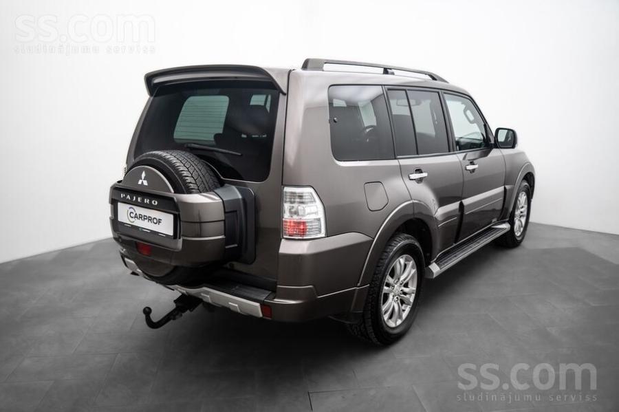Brūns Mitsubishi Pajero 2012 Tallina, ar dzinēja tilpumu 3.20 L un nobraukumu 289 tūkst. km par 15999 €, foto 5 vietnē AUTOMOTO.COM.LV