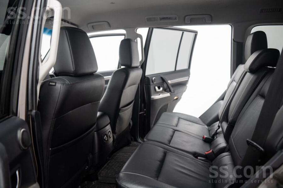 Brūns Mitsubishi Pajero 2012 Tallina, ar dzinēja tilpumu 3.20 L un nobraukumu 289 tūkst. km par 15999 €, foto 9 vietnē AUTOMOTO.COM.LV