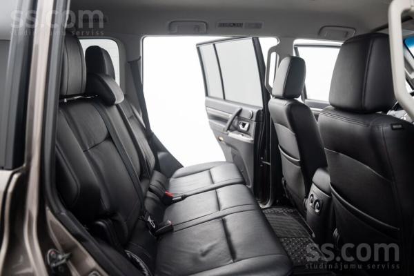 Brown Mitsubishi Pajero 2012 in Tallinn, with an engine capacity of 3.20 L and mileage of 289 thousand km for 15999 €, photo 9 on AUTOMOTO.COM.LV