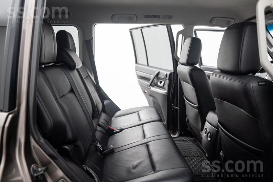 Brūns Mitsubishi Pajero 2012 Tallina, ar dzinēja tilpumu 3.20 L un nobraukumu 289 tūkst. km par 15999 €, foto 10 vietnē AUTOMOTO.COM.LV