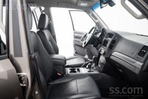 Brūns Mitsubishi Pajero 2012 Tallina, ar dzinēja tilpumu 3.20 L un nobraukumu 289 tūkst. km par 15999 €, foto 11 vietnē AUTOMOTO.COM.LV