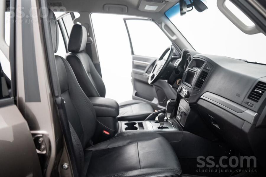 Brūns Mitsubishi Pajero 2012 Tallina, ar dzinēja tilpumu 3.20 L un nobraukumu 289 tūkst. km par 15999 €, foto 11 vietnē AUTOMOTO.COM.LV