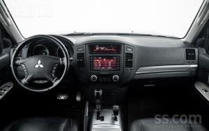 Brūns Mitsubishi Pajero 2012 Tallina, ar dzinēja tilpumu 3.20 L un nobraukumu 289 tūkst. km par 15999 €, foto 13 vietnē AUTOMOTO.COM.LV