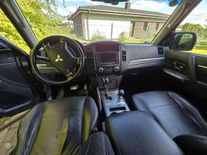 Brown Mitsubishi Pajero 2012 in Vilnius, with an engine capacity of 3.20 L and mileage of 300 thousand km for 7900 €, photo 13 on AUTOMOTO.COM.LV