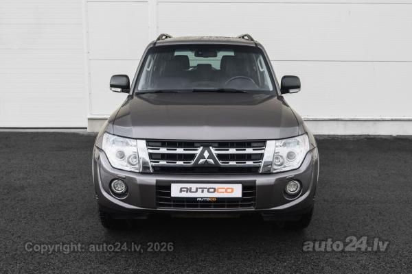 Brūns Mitsubishi Pajero 2012 Tallina, ar dzinēja tilpumu 3.20 L un nobraukumu 289 tūkst. km par 12999 €, foto 3 vietnē AUTOMOTO.COM.LV