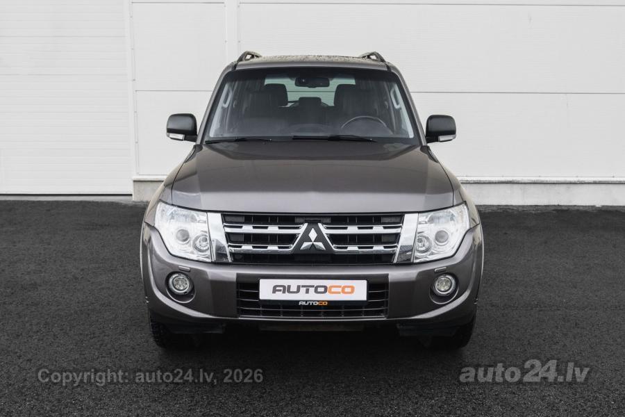 Brūns Mitsubishi Pajero 2012 Tallina, ar dzinēja tilpumu 3.20 L un nobraukumu 289 tūkst. km par 12999 €, foto 3 vietnē AUTOMOTO.COM.LV