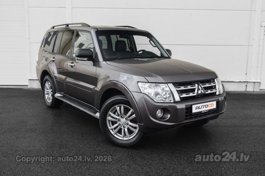 Brūns Mitsubishi Pajero 2012 Tallina, ar dzinēja tilpumu 3.20 L un nobraukumu 289 tūkst. km par 12999 €, foto 4 vietnē AUTOMOTO.COM.LV