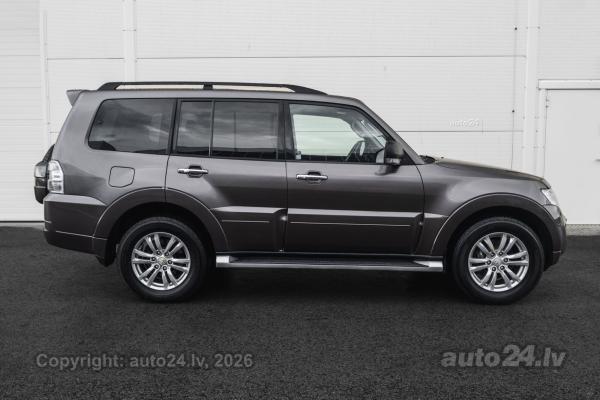 Brūns Mitsubishi Pajero 2012 Tallina, ar dzinēja tilpumu 3.20 L un nobraukumu 289 tūkst. km par 12999 €, foto 5 vietnē AUTOMOTO.COM.LV