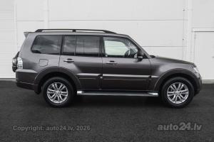 Brūns Mitsubishi Pajero 2012 Tallina, ar dzinēja tilpumu 3.20 L un nobraukumu 289 tūkst. km par 12999 €, foto 5 vietnē AUTOMOTO.COM.LV