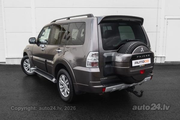 Brūns Mitsubishi Pajero 2012 Tallina, ar dzinēja tilpumu 3.20 L un nobraukumu 289 tūkst. km par 12999 €, foto 7 vietnē AUTOMOTO.COM.LV