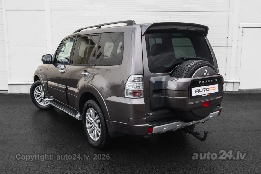 Brūns Mitsubishi Pajero 2012 Tallina, ar dzinēja tilpumu 3.20 L un nobraukumu 289 tūkst. km par 12999 €, foto 7 vietnē AUTOMOTO.COM.LV