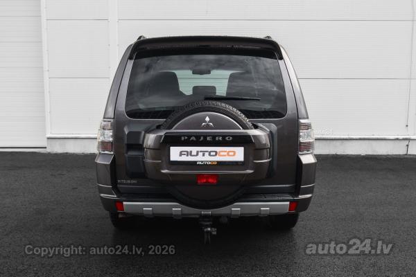 Brūns Mitsubishi Pajero 2012 Tallina, ar dzinēja tilpumu 3.20 L un nobraukumu 289 tūkst. km par 12999 €, foto 8 vietnē AUTOMOTO.COM.LV