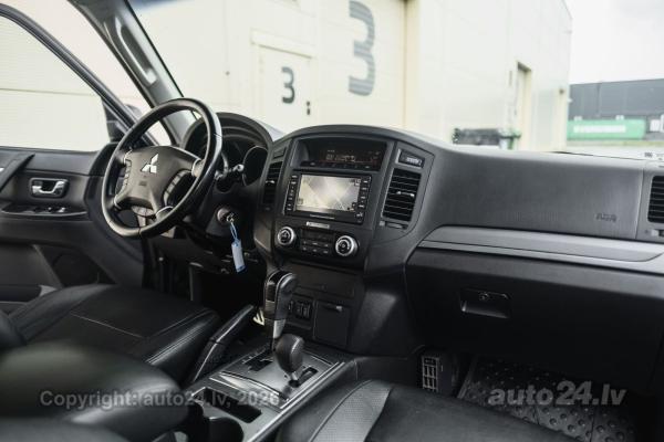 Brūns Mitsubishi Pajero 2012 Tallina, ar dzinēja tilpumu 3.20 L un nobraukumu 289 tūkst. km par 12999 €, foto 10 vietnē AUTOMOTO.COM.LV