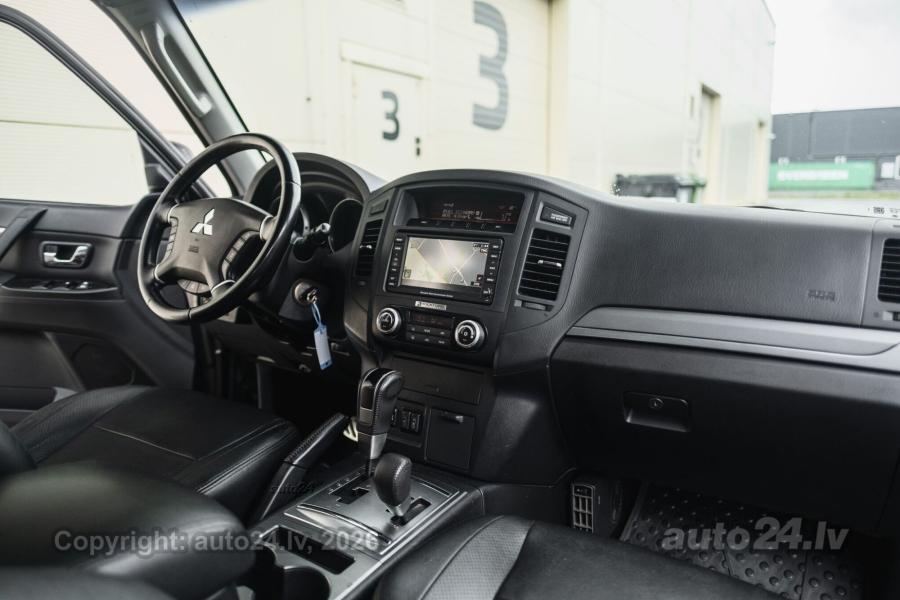 Brūns Mitsubishi Pajero 2012 Tallina, ar dzinēja tilpumu 3.20 L un nobraukumu 289 tūkst. km par 12999 €, foto 10 vietnē AUTOMOTO.COM.LV