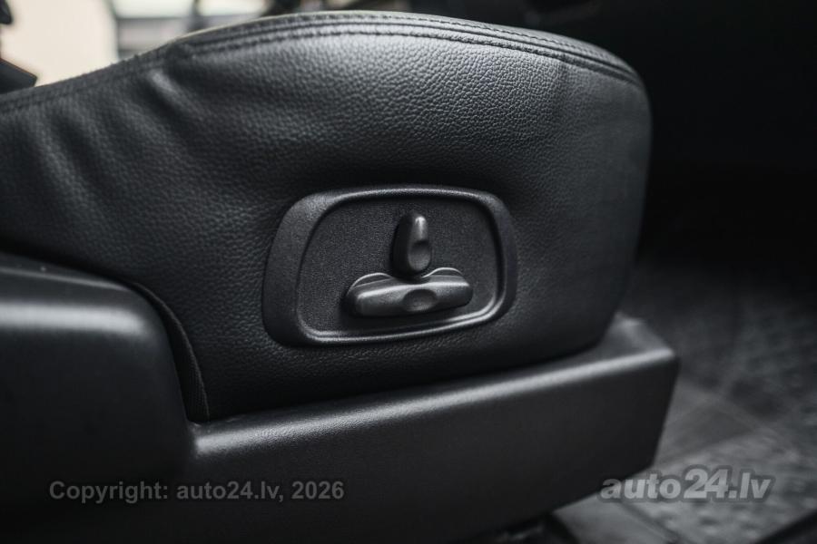 Brūns Mitsubishi Pajero 2012 Tallina, ar dzinēja tilpumu 3.20 L un nobraukumu 289 tūkst. km par 12999 €, foto 12 vietnē AUTOMOTO.COM.LV