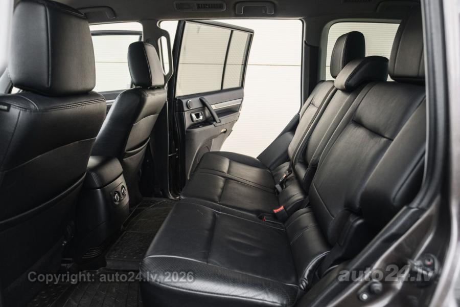Brūns Mitsubishi Pajero 2012 Tallina, ar dzinēja tilpumu 3.20 L un nobraukumu 289 tūkst. km par 12999 €, foto 16 vietnē AUTOMOTO.COM.LV