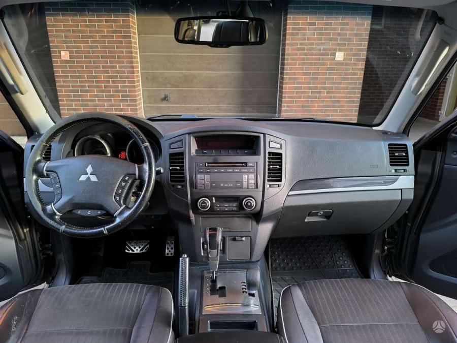 Brūns Mitsubishi Pajero 2013 Viļņa, ar dzinēja tilpumu 3.20 L un nobraukumu 324 tūkst. km par 9000 €, foto 5 vietnē AUTOMOTO.COM.LV