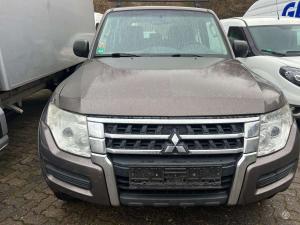 Brown Mitsubishi Pajero 2015 in Marijampole, with an engine capacity of 3.10 L and mileage of 290 thousand km for 7950 €, photo 4 on AUTOMOTO.COM.LV