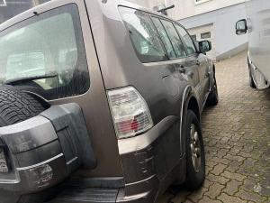 Brown Mitsubishi Pajero 2015 in Marijampole, with an engine capacity of 3.10 L and mileage of 290 thousand km for 7950 €, photo 5 on AUTOMOTO.COM.LV