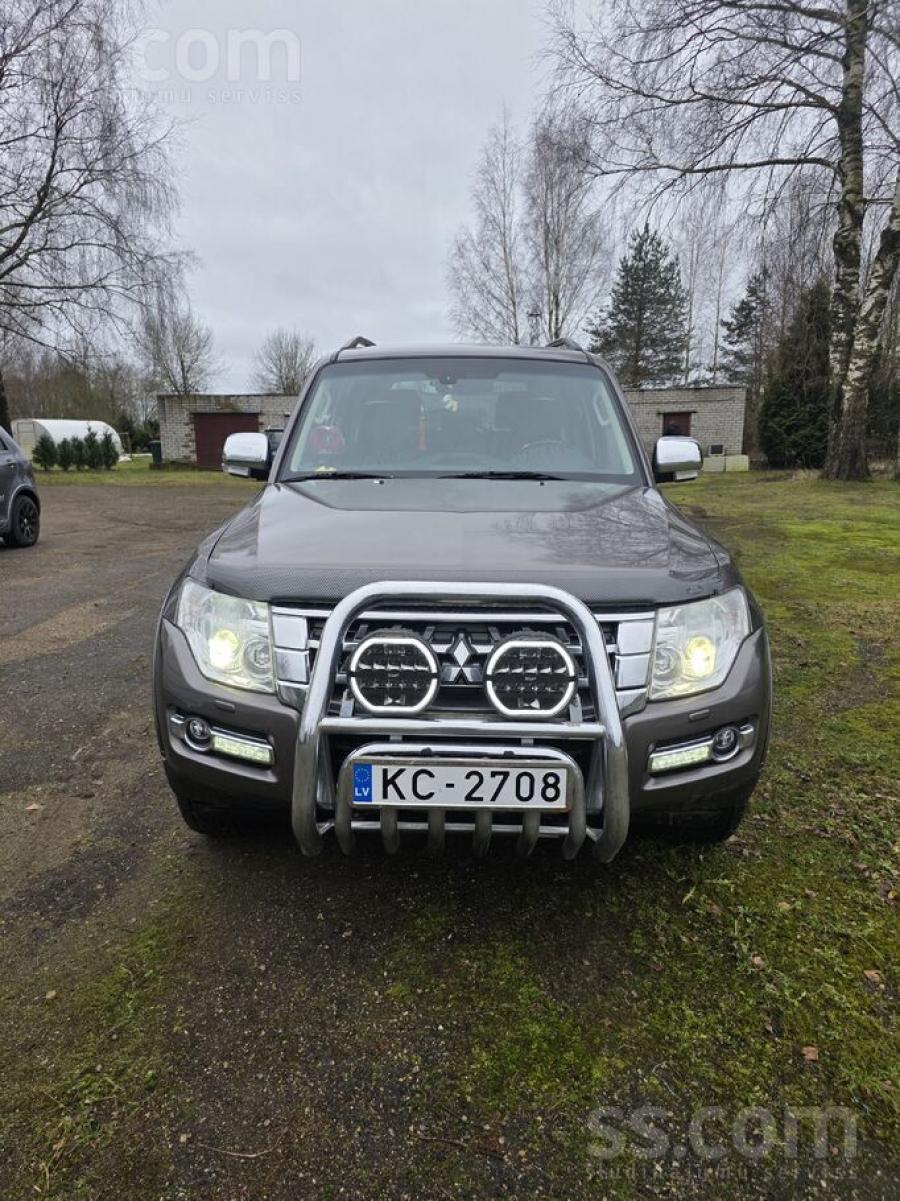 Brūns Mitsubishi Pajero 2015 Bauska, ar dzinēja tilpumu 3.20 L un nobraukumu 233 tūkst. km par 15500 €, foto 1 vietnē AUTOMOTO.COM.LV