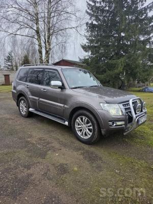 Brūns Mitsubishi Pajero 2015 Bauska, ar dzinēja tilpumu 3.20 L un nobraukumu 233 tūkst. km par 15500 €, foto 4 vietnē AUTOMOTO.COM.LV