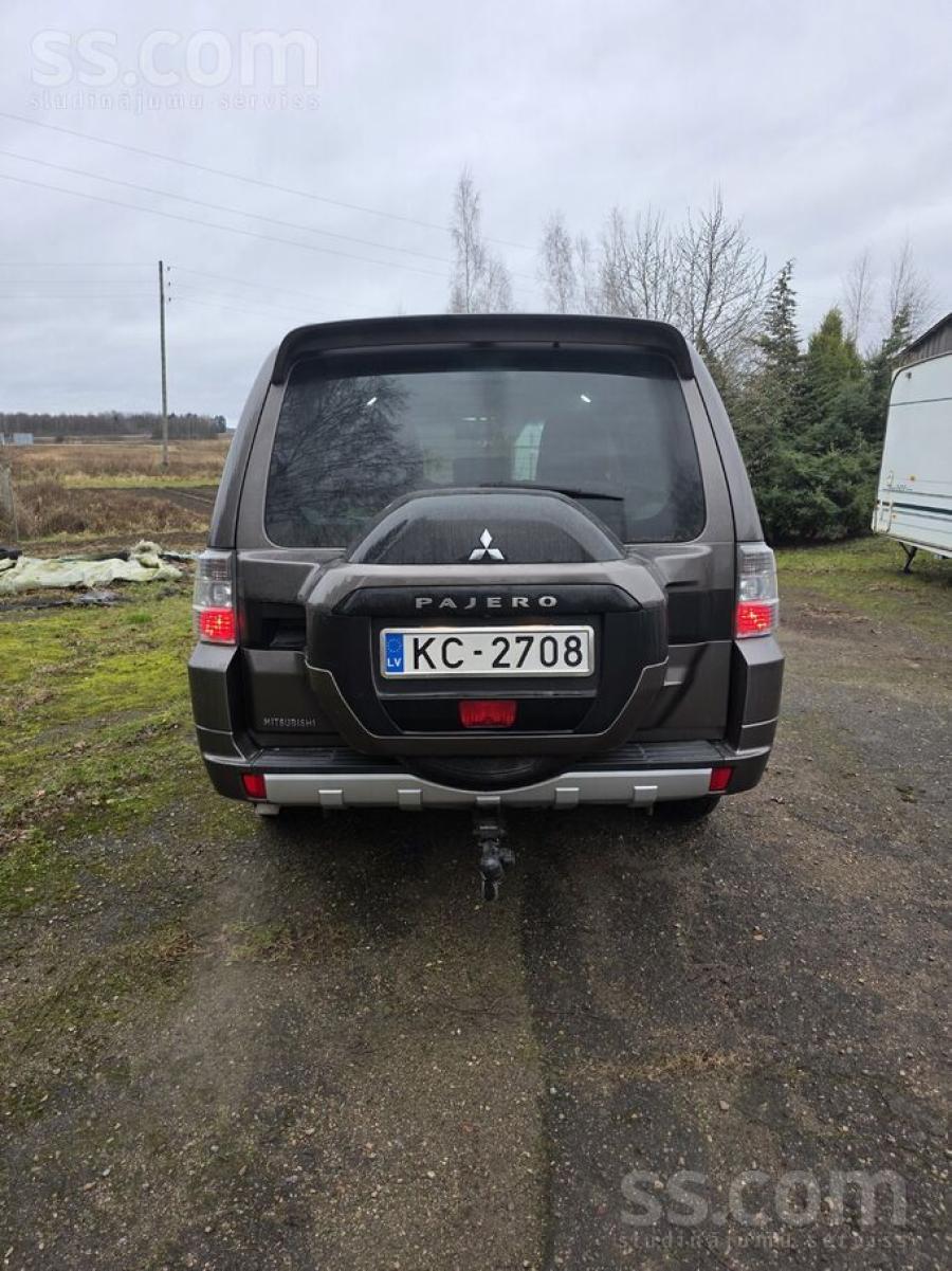 Brūns Mitsubishi Pajero 2015 Bauska, ar dzinēja tilpumu 3.20 L un nobraukumu 233 tūkst. km par 15500 €, foto 5 vietnē AUTOMOTO.COM.LV