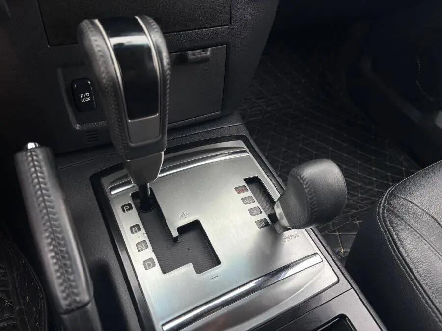 Brūns Mitsubishi Pajero 2015 Rīga, ar dzinēja tilpumu 3.20 L un nobraukumu 237 tūkst. km par 14950 €, foto 17 vietnē AUTOMOTO.COM.LV
