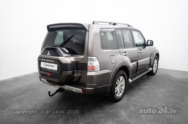 Brūns Mitsubishi Pajero 2017 Tallina, ar dzinēja tilpumu 3.20 L un nobraukumu 196 tūkst. km par 19999 €, foto 4 vietnē AUTOMOTO.COM.LV