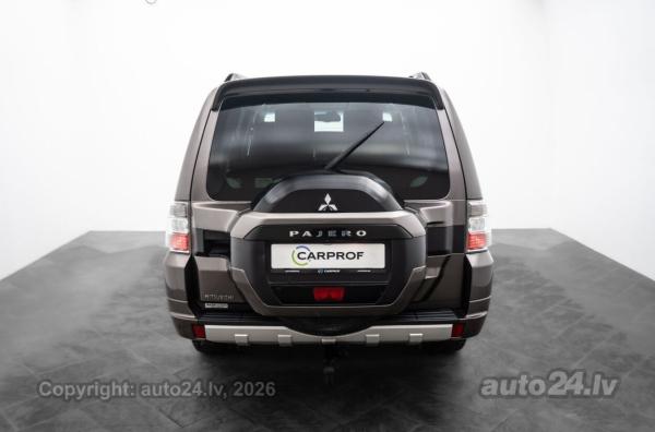 Brūns Mitsubishi Pajero 2017 Tallina, ar dzinēja tilpumu 3.20 L un nobraukumu 196 tūkst. km par 19999 €, foto 5 vietnē AUTOMOTO.COM.LV