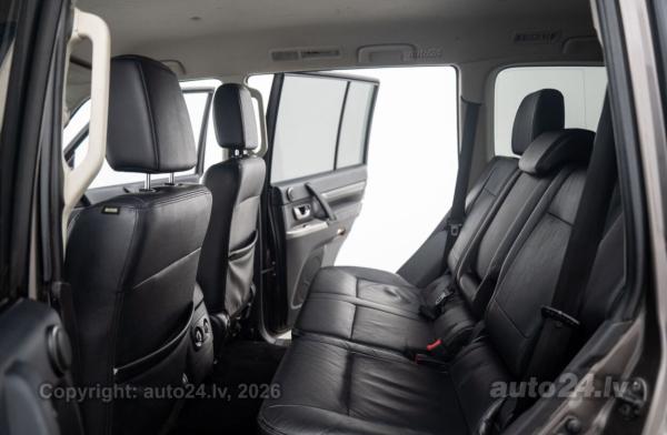 Brūns Mitsubishi Pajero 2017 Tallina, ar dzinēja tilpumu 3.20 L un nobraukumu 196 tūkst. km par 19999 €, foto 8 vietnē AUTOMOTO.COM.LV