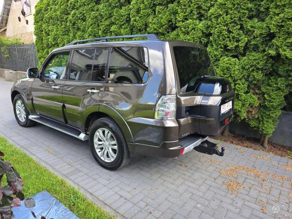 Brūns Mitsubishi Pajero 2018 Šauļi, ar dzinēja tilpumu 3.20 L un nobraukumu 246 tūkst. km par 18500 €, foto 4 vietnē AUTOMOTO.COM.LV
