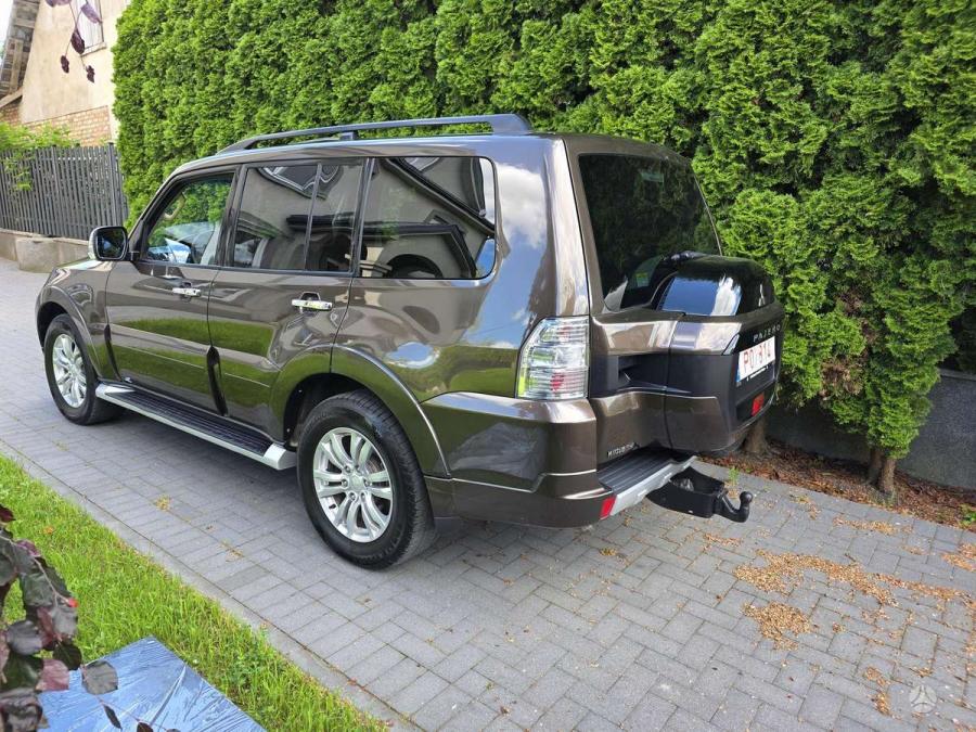 Brūns Mitsubishi Pajero 2018 Šauļi, ar dzinēja tilpumu 3.20 L un nobraukumu 246 tūkst. km par 18500 €, foto 5 vietnē AUTOMOTO.COM.LV