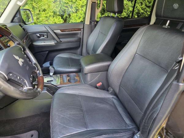 Brūns Mitsubishi Pajero 2018 Šauļi, ar dzinēja tilpumu 3.20 L un nobraukumu 246 tūkst. km par 18500 €, foto 8 vietnē AUTOMOTO.COM.LV