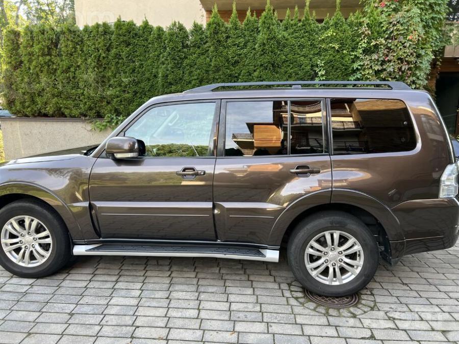 Brown Mitsubishi Pajero 2018 in Jurmala, with an engine capacity of 3.20 L and mileage of 134 thousand km for 24200 €, photo 1 on AUTOMOTO.COM.LV