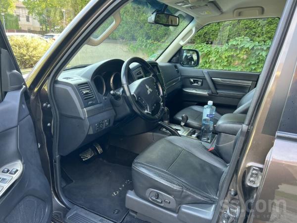 Brown Mitsubishi Pajero 2018 in Jurmala, with an engine capacity of 3.20 L and mileage of 134 thousand km for 24200 €, photo 5 on AUTOMOTO.COM.LV
