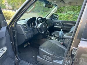 Brown Mitsubishi Pajero 2018 in Jurmala, with an engine capacity of 3.20 L and mileage of 134 thousand km for 24200 €, photo 5 on AUTOMOTO.COM.LV