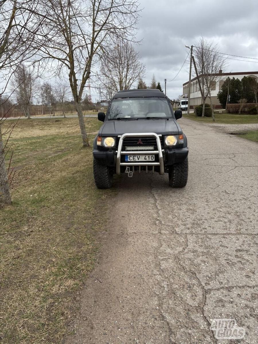 Mitsubishi Pajero 1992 in Kelme, with an engine capacity of 2.50 L and mileage of 35 thousand km for 3500 €, photo 4 on AUTOMOTO.COM.LV