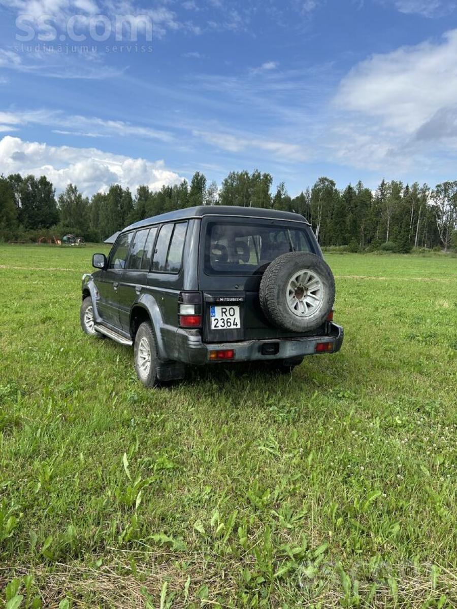 Mitsubishi Pajero 1993 Krāslava, ar dzinēja tilpumu 2.40 L un nobraukumu 235 tūkst. km par 2500 €, foto 4 vietnē AUTOMOTO.COM.LV