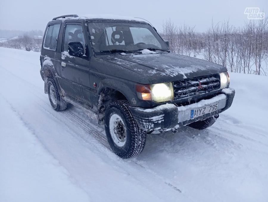 Mitsubishi Pajero 1993 Viļņa, ar dzinēja tilpumu 2.50 L un nobraukumu 23 tūkst. km par 2999 €, foto 3 vietnē AUTOMOTO.COM.LV