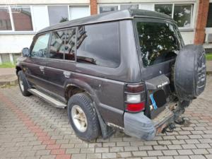 Mitsubishi Pajero 1995 in Vilnius, with an engine capacity of 2.50 L and mileage of 320 thousand km for 1300 €, photo 2 on AUTOMOTO.COM.LV