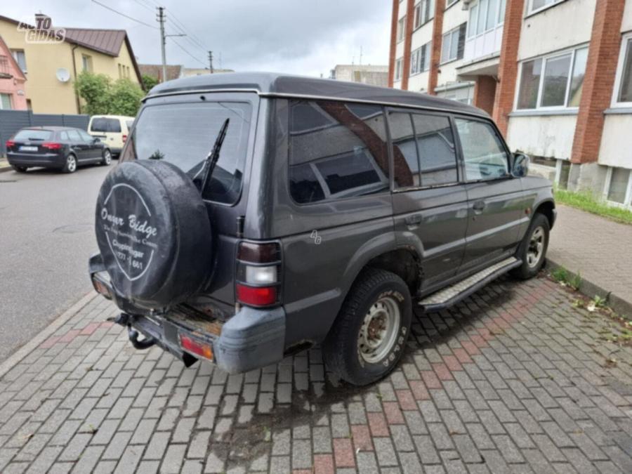 Mitsubishi Pajero 1995 in Vilnius, with an engine capacity of 2.50 L and mileage of 320 thousand km for 1300 €, photo 5 on AUTOMOTO.COM.LV