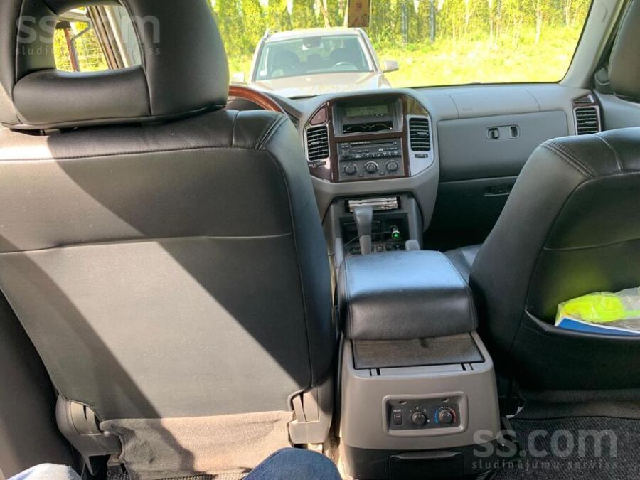 Mitsubishi Pajero 2001 Rīga, ar dzinēja tilpumu 3.50 L un nobraukumu 150 tūkst. km par 1100 €, foto 3 vietnē AUTOMOTO.COM.LV
