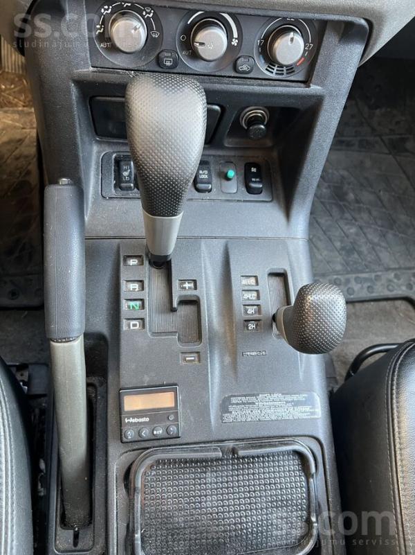 Mitsubishi Pajero 2001 Rīga, ar dzinēja tilpumu 3.20 L un nobraukumu 520 tūkst. km par 2400 €, foto 5 vietnē AUTOMOTO.COM.LV
